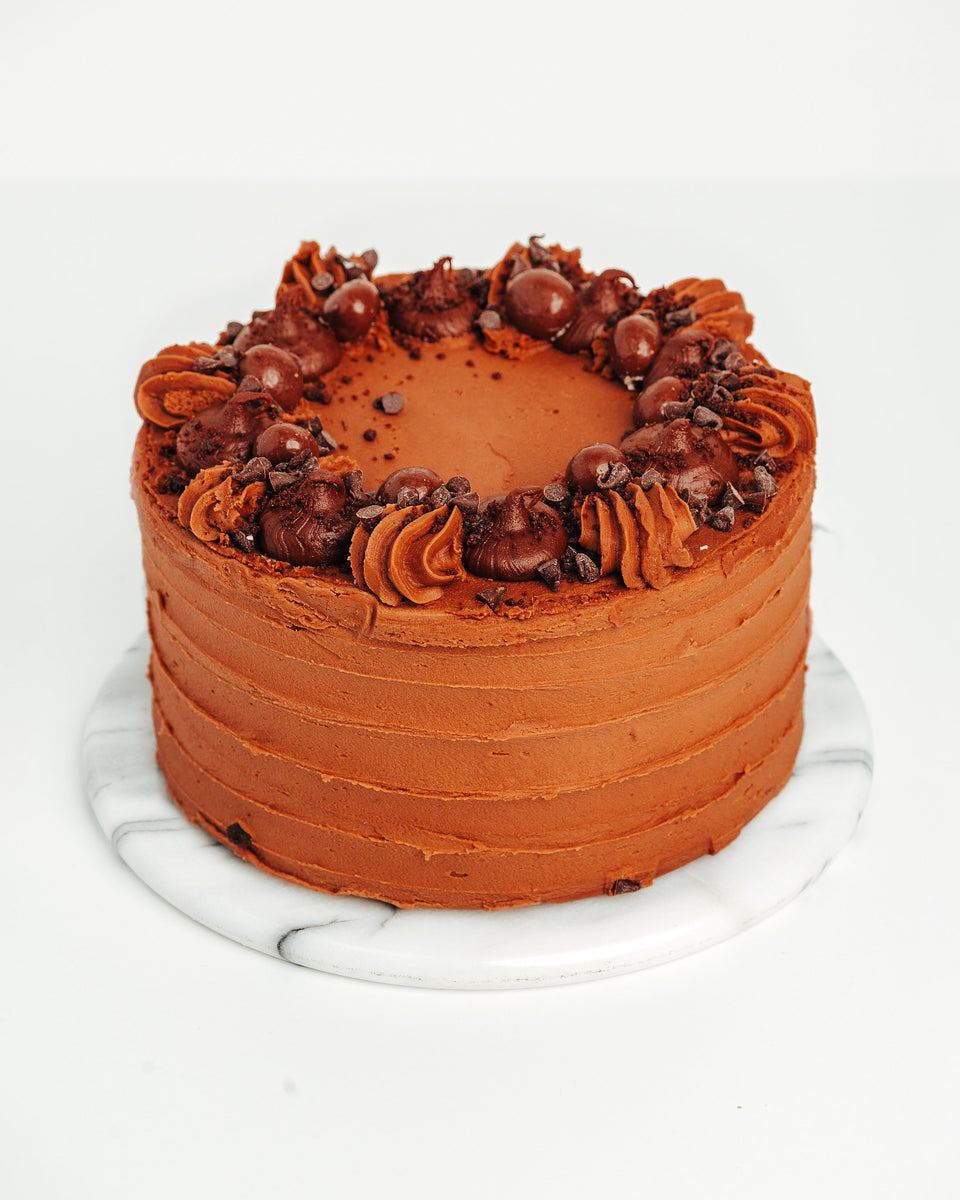 Vanilla Chocolate Chip Gateau (6 inch) – French Village Bakery